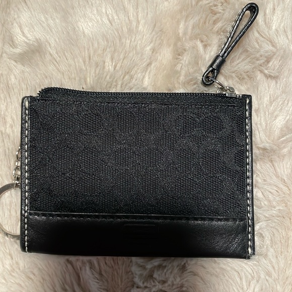 Coach | Bags | Coach Signature Coin And Card Holder With Keyring Black ...